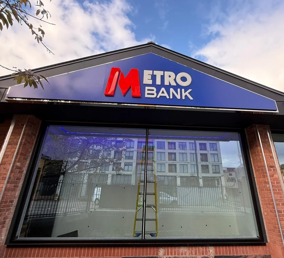 Metro Bank - NES
